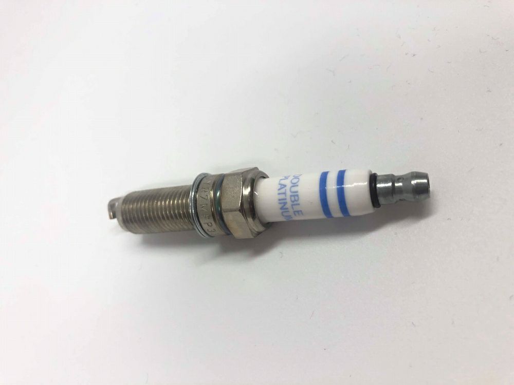 BOSCH ボッシュ スパークプラグ Y7LER02 0241135520 ドイツ製 純正OEM アウディ フォルクスワーゲン 純正品番 ...